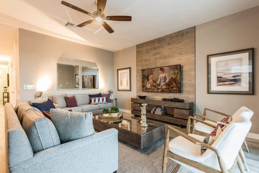 Chic Luxury Haven - Unforgettable Retreat - Kissimmee, FL