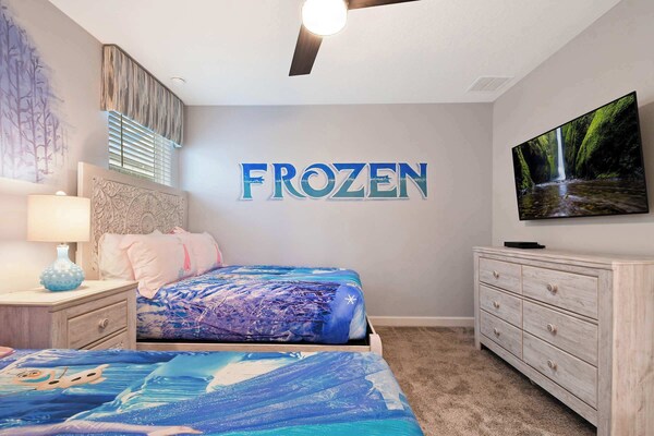 Home 9 Bed Themed Rooms, Pool, Storey Lake - Kissimmee
