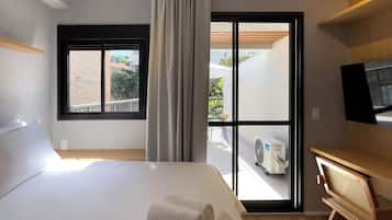 Cortinas/cortinados opacos, ferro/tábua de engomar, Wi-fi grátis