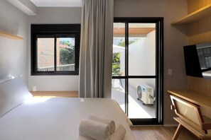 Cortinas/cortinados opacos, ferro/tábua de engomar, Wi-fi grátis 