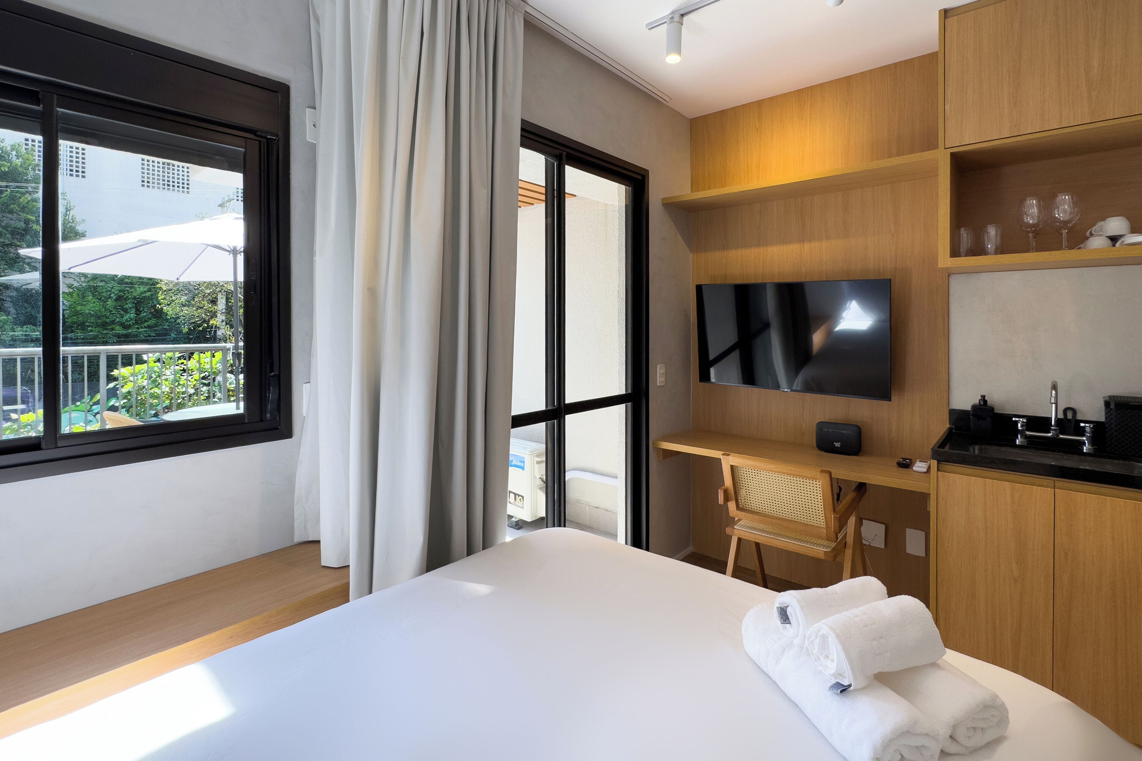 Cortinas/cortinados opacos, ferro/tábua de engomar, Wi-fi grátis 