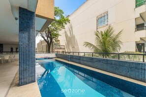 Apartamento Básico | Piscina | Piscina exterior 