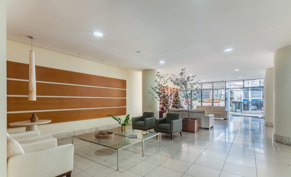 Apartamento Básico | Lobby