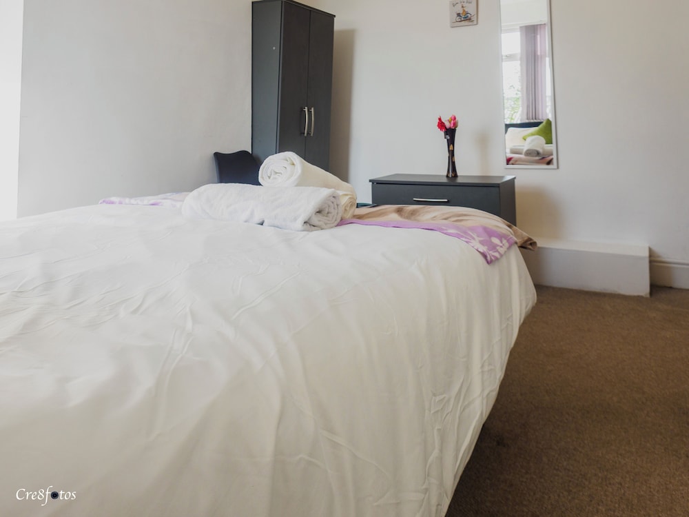 Woodhouse Lodge Room 2 - Stoke-on-Trent