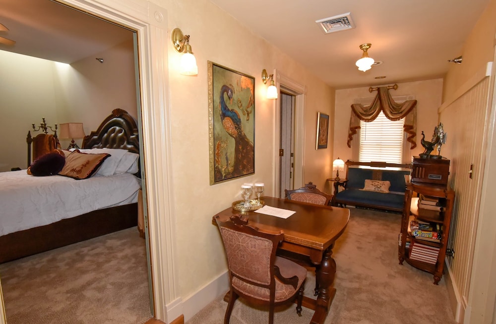 Peter Miller's Room The Historic Eureka Inn and Event Center ...