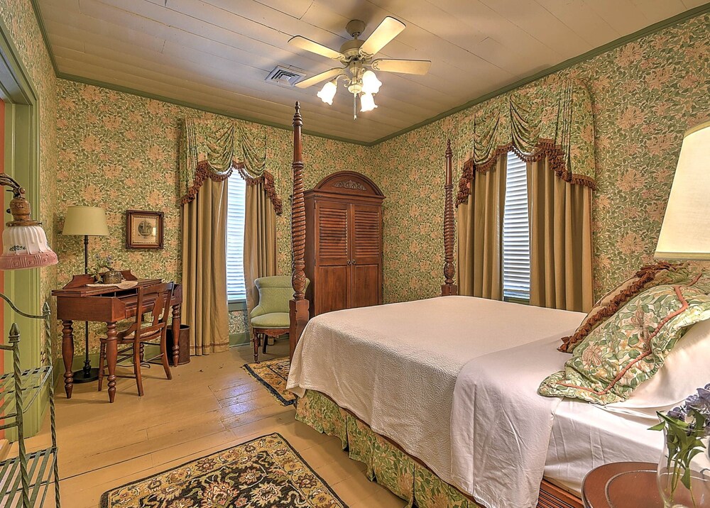 The Maxwell Room at The Historic Eureka Inn and Event Center ...