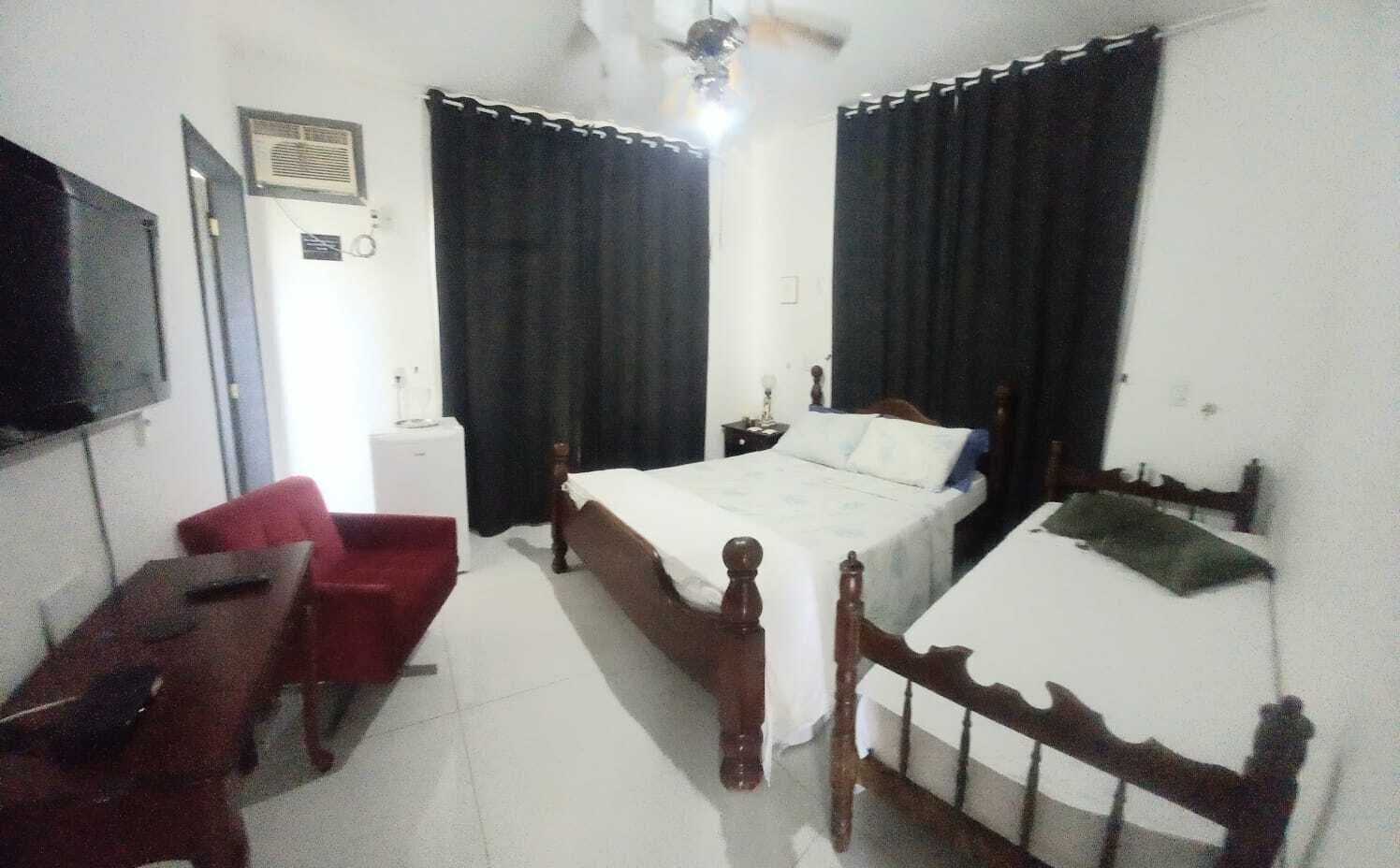 Suite Deluxe, vista para o jardim | Cortinas/cortinados opacos, ferro/tábua de engomar, Wi-fi grátis 