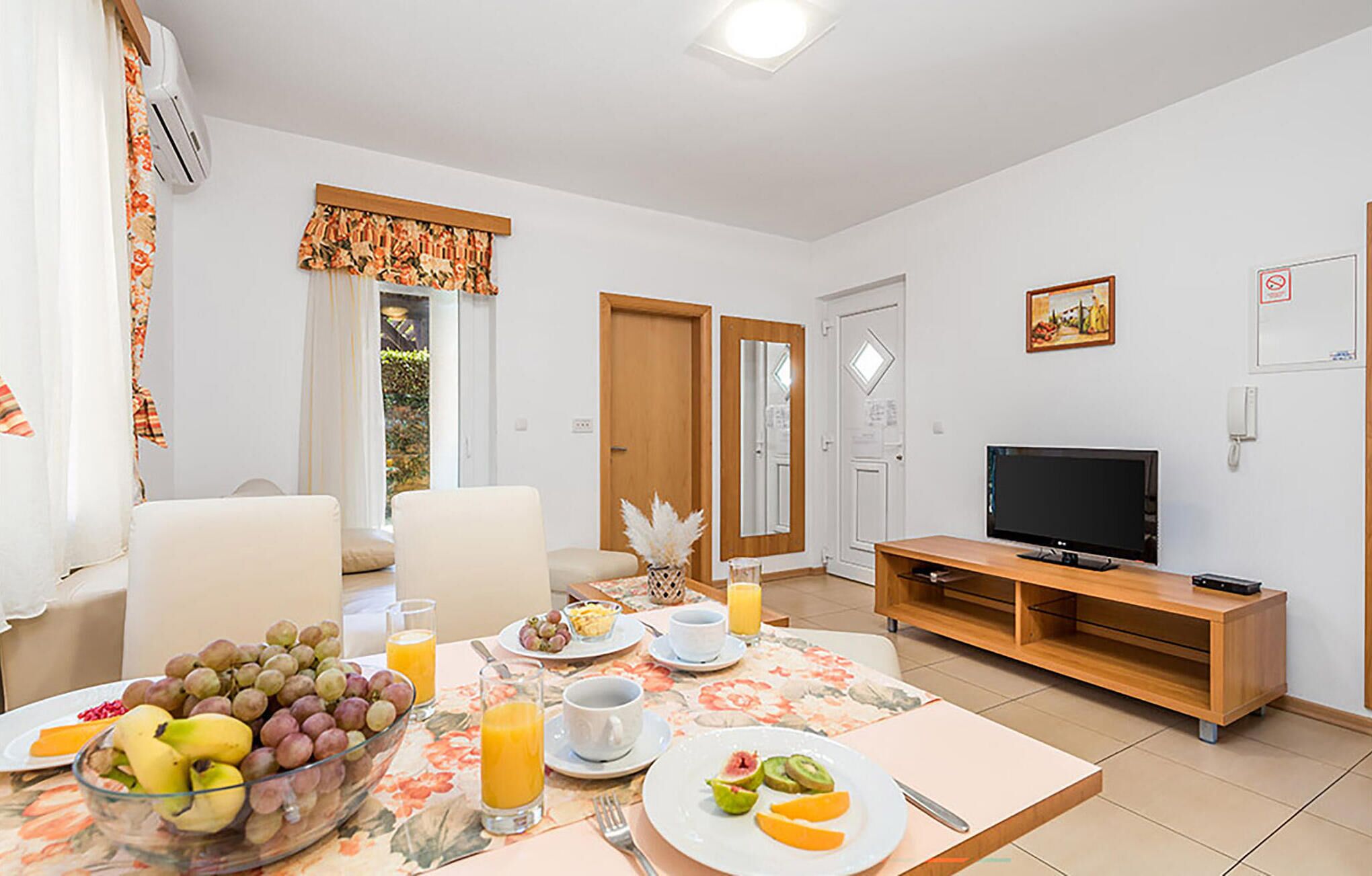 Gorgeous Apartment In Banjol With Swimming Pool - Rab