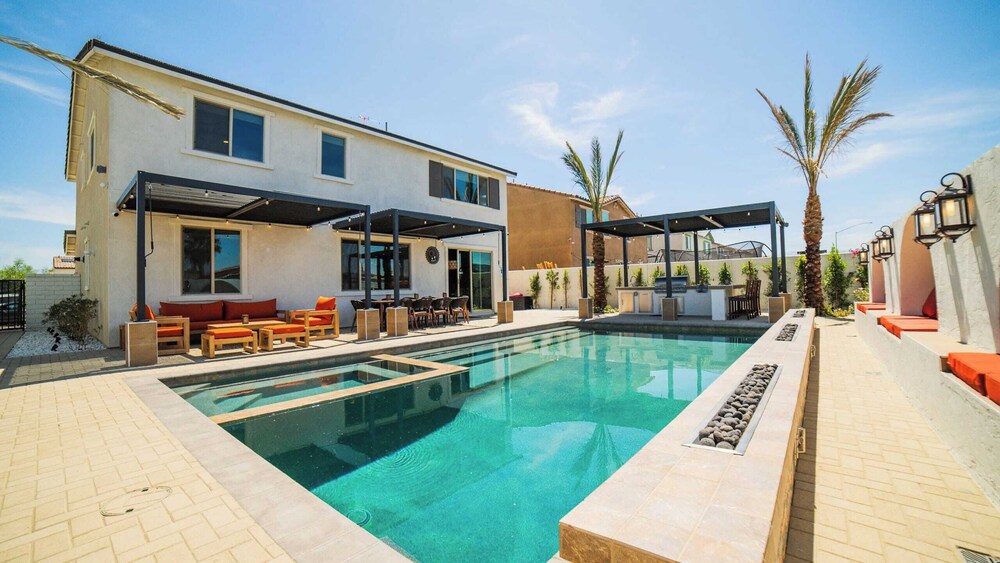 Stylish Home W/ Pool, Firepit, Chefs Kitchen & Scenic Outdoor Living Casa Mirage By Avantstay - Joshua Tree National Park