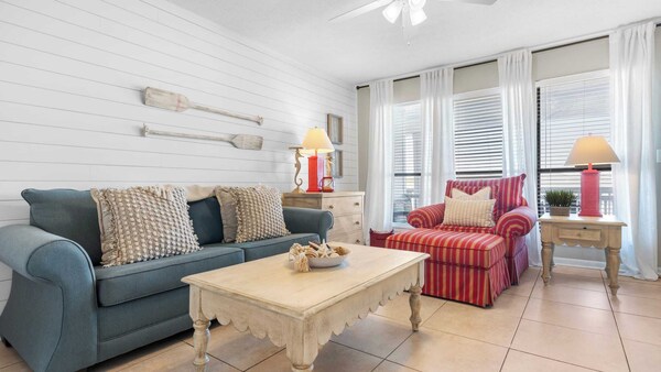 Steps To The Beach Pool, Tennis, & Putting Green Southwinds H12 By Avantstay - Panama City Beach, FL