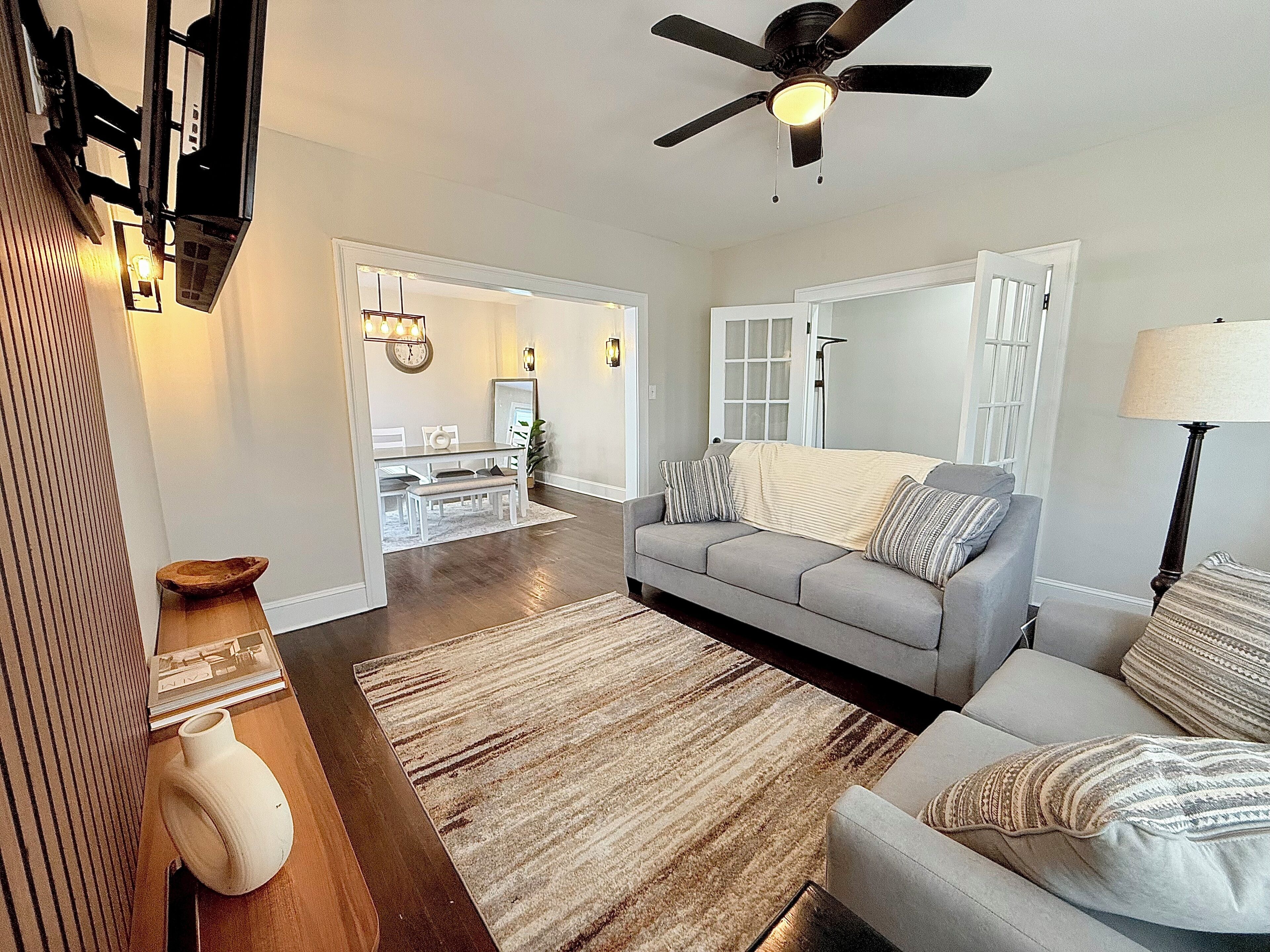 Spacious Modern 2-bedroom - New Furniture & Garage Parking - Middletown, CT