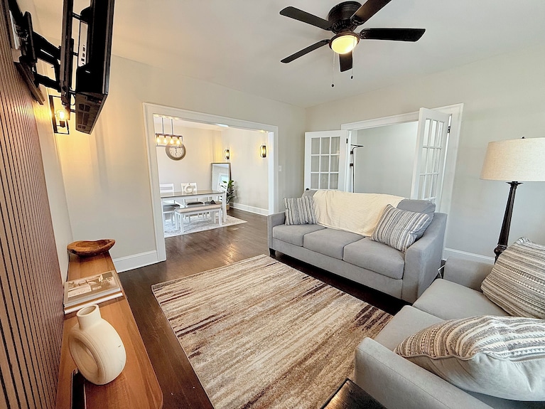 Spacious Modern 2-bedroom - New Furniture & Garage Parking - Middletown, CT