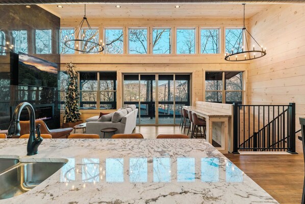 Pool Hot Tub Mtn View Dwntwn Gatlinburg sleeps 19 Reviews, Deals ...