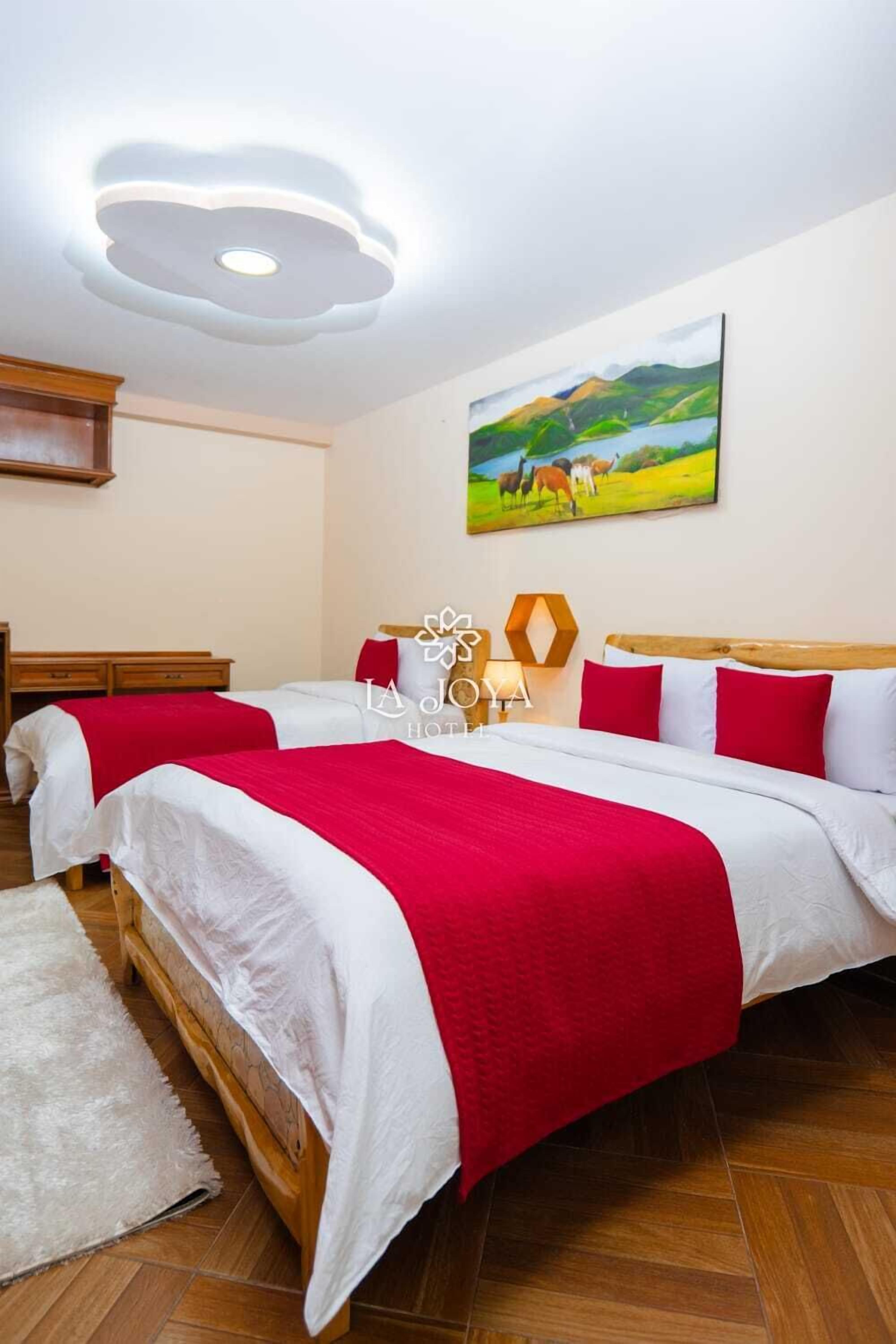 Quarto Twin Deluxe | Secretária, secretária adequada para computadores portáteis 