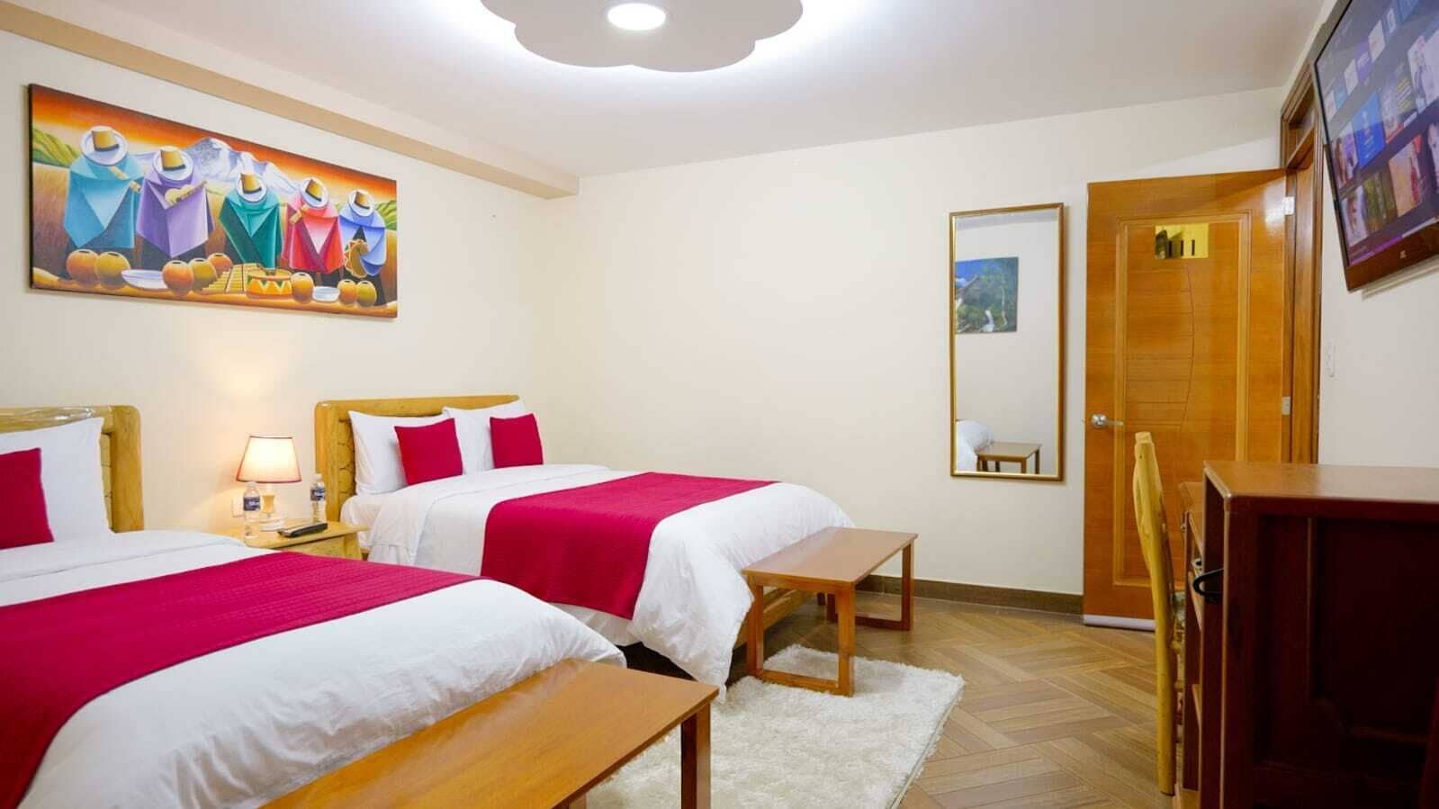 Quarto Triplo Deluxe | Secretária, secretária adequada para computadores portáteis 