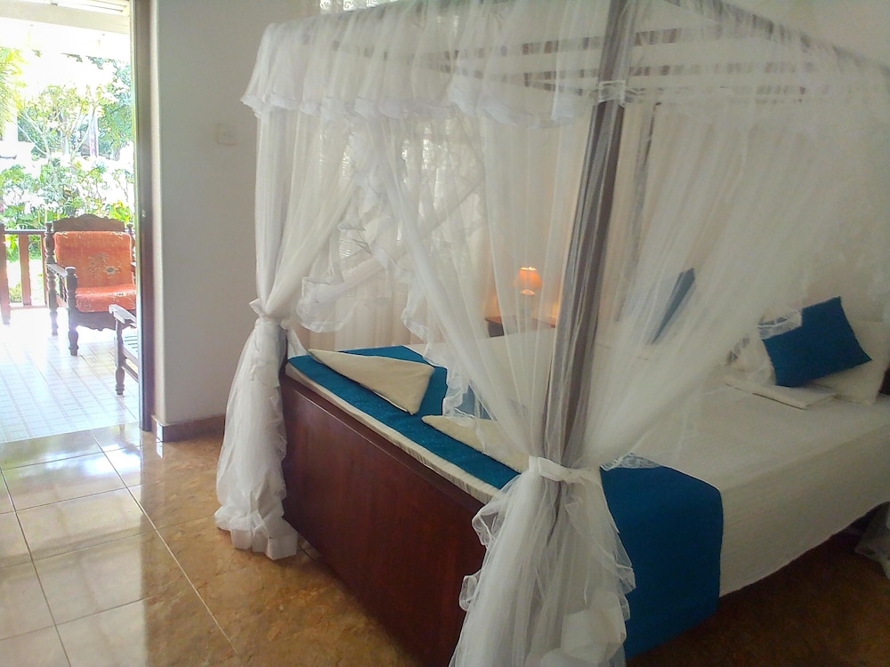 Avinka Villa 2-bedroom apartment with AC in charming Unawatuna ...