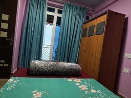 Quarto casal luxo, vista para a montanha | Escrivaninha, Wi-Fi de cortesia