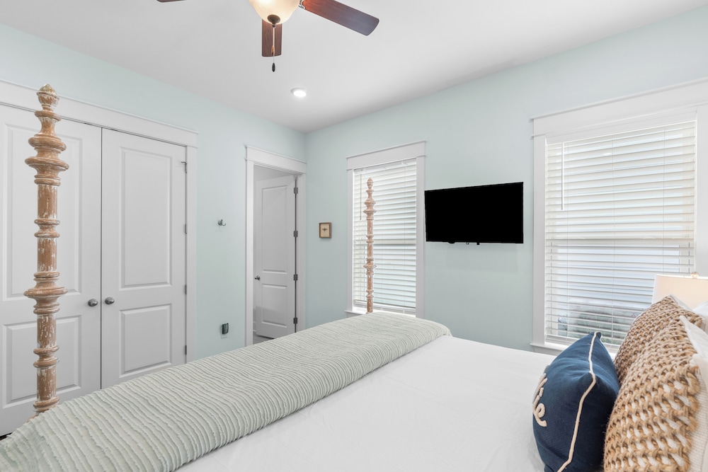 30A Stay • Golf Cart, Bikes, Outdoor Lounge + Near Beach | Constant ...
