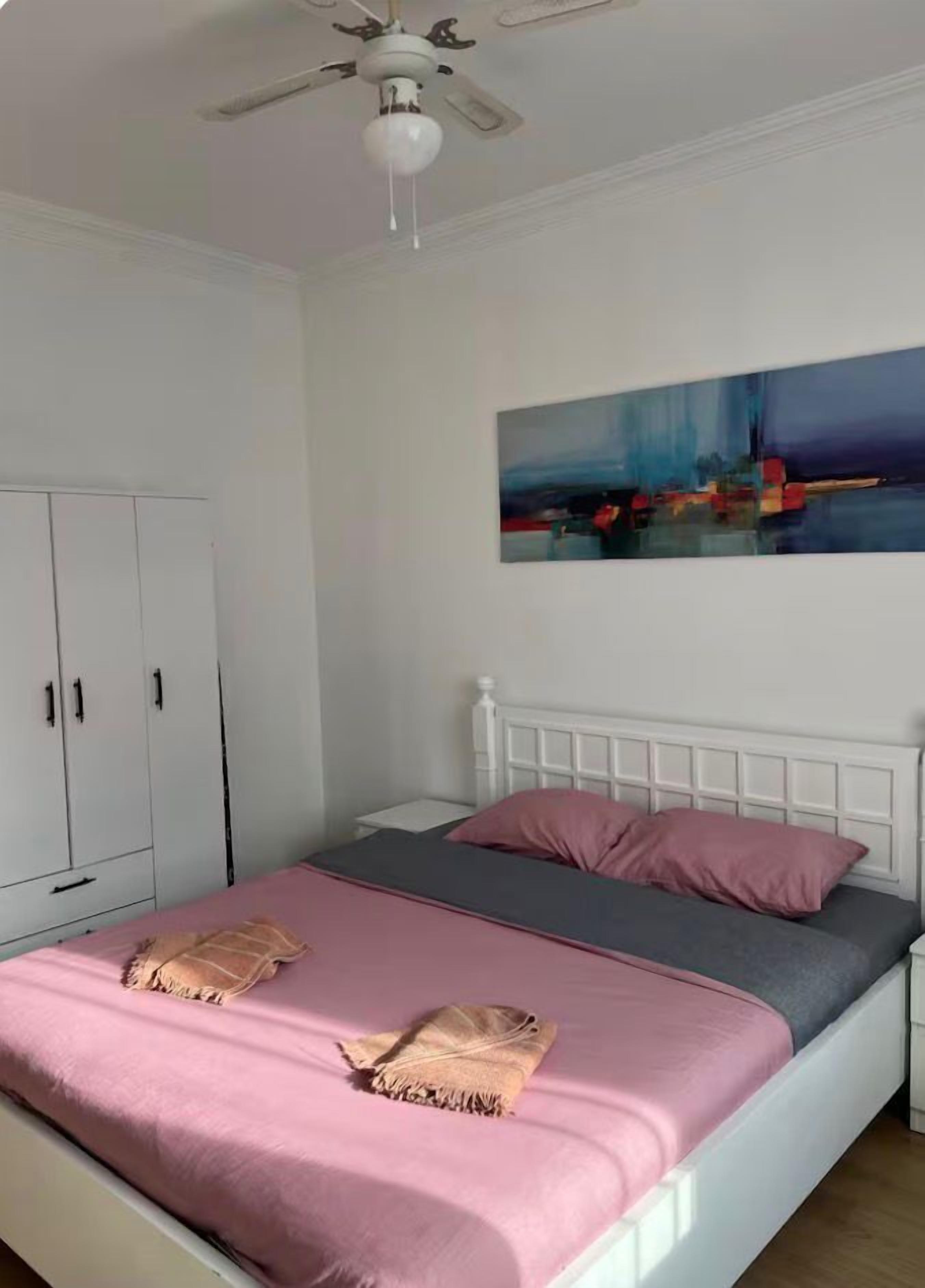 Superior Flat with Balcony 5 | Secretária, secretária adequada para computadores portáteis 