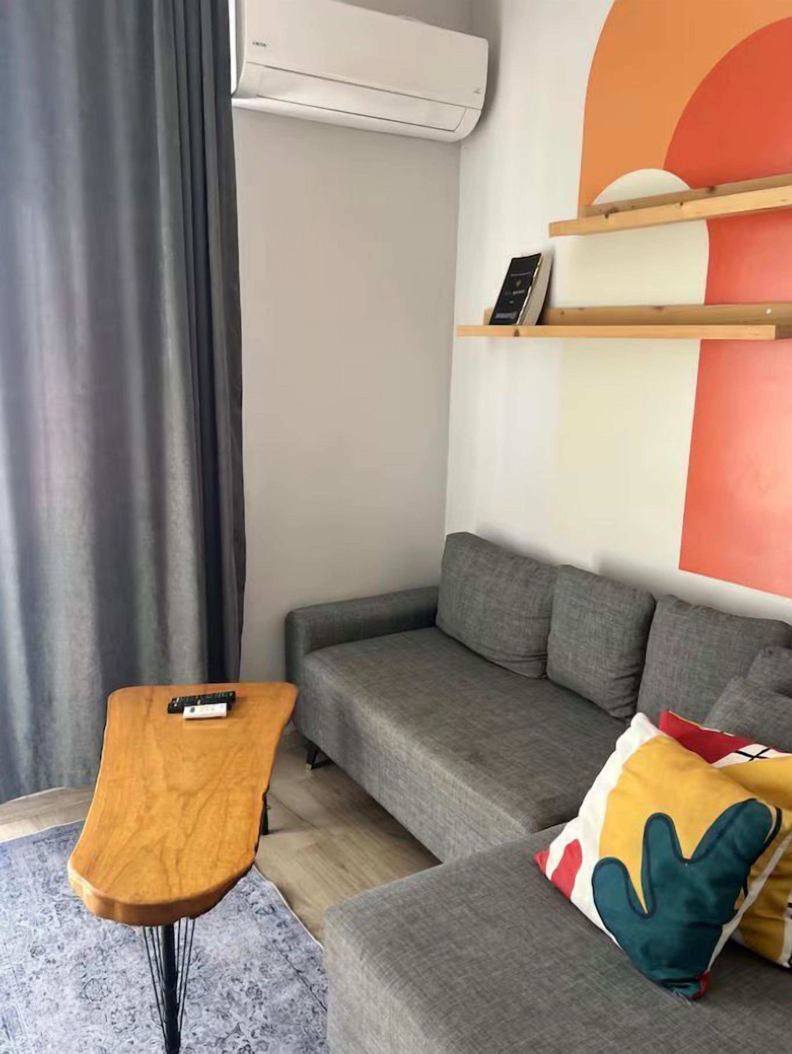 Deluxe Flat with Balcony 17 | Secretária, secretária adequada para computadores portáteis 