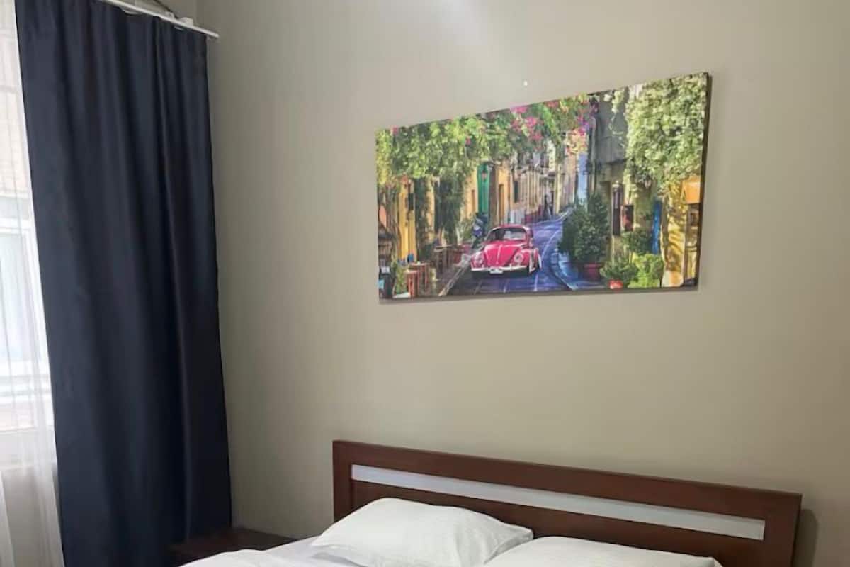 Deluxe Flat with Balcony 4 | Secretária, secretária adequada para computadores portáteis 