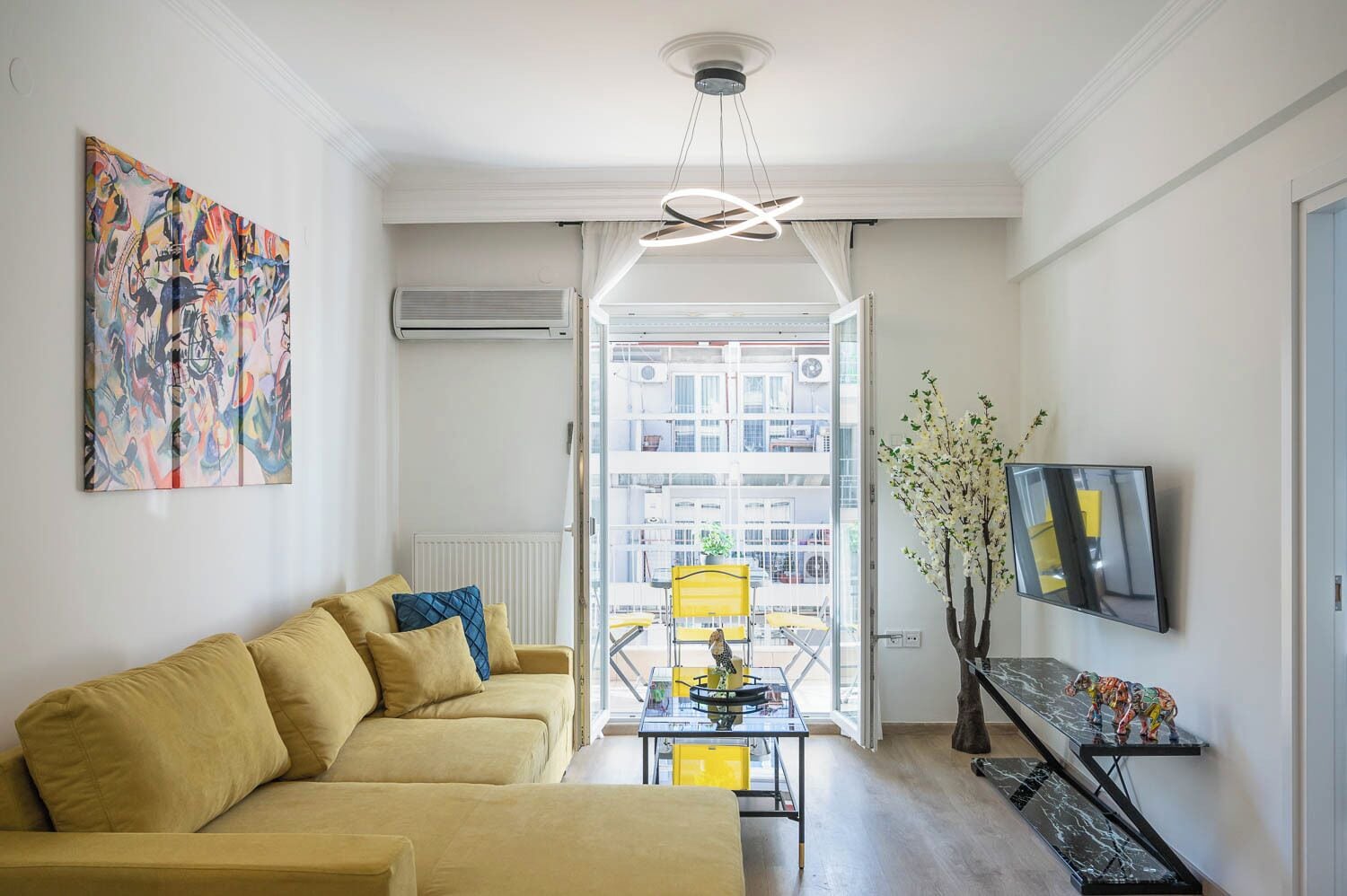 Apartamento, 4 quartos | Sala de estar