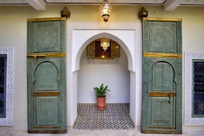 Quarto Duplo Standard, pátio | Cofre no quarto, quartos insonorizados, Wi-fi grátis