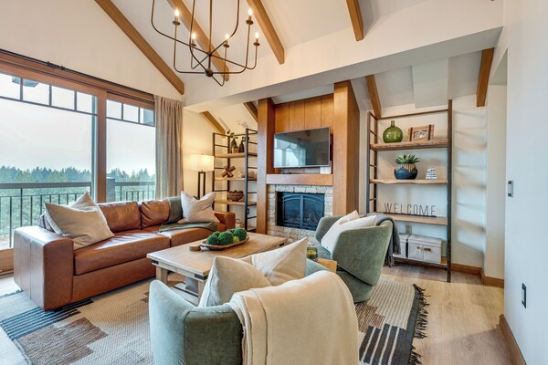 Luxe Cle Elum Condo W/ Mtn Views, Pool & Hot Tub - Roslyn, WA