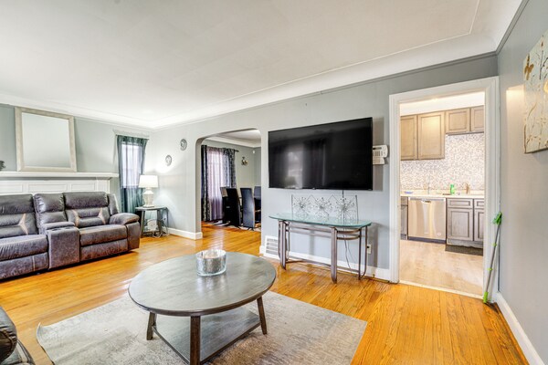 9 Mi To Ford Field: Spacious Pet-friendly Home - Detroit, MI