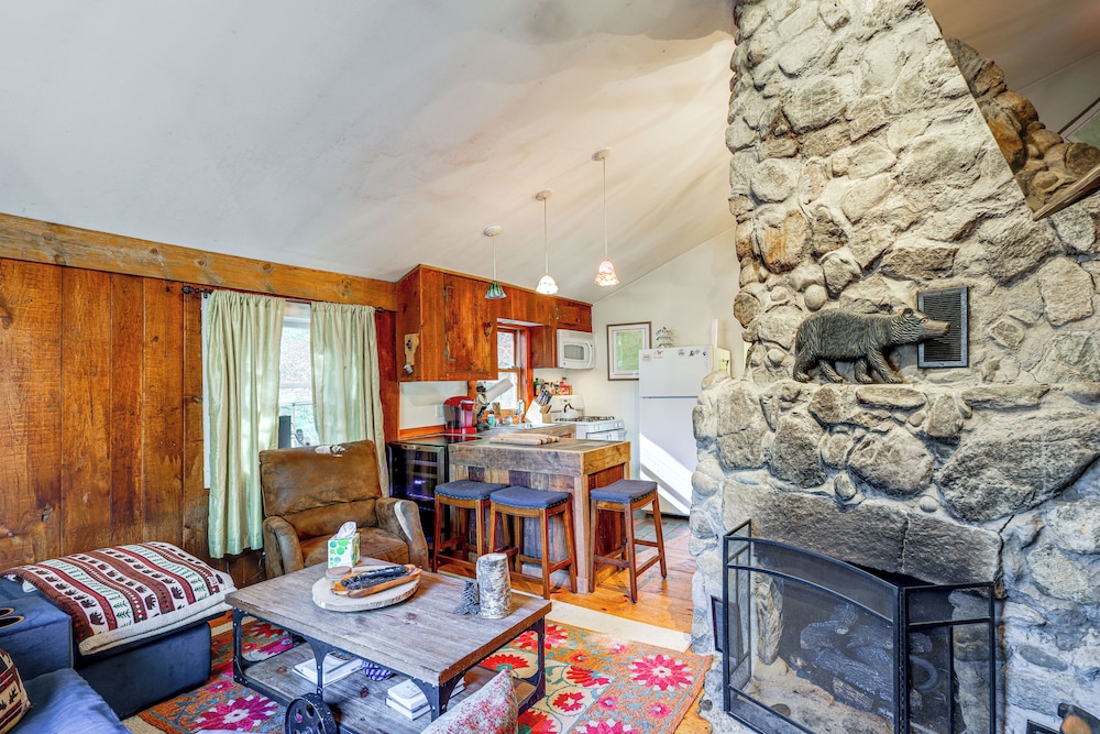 4 Mi To Stratton Mountain Resort! Cabin W/ Hot Tub - Jamaica, VT