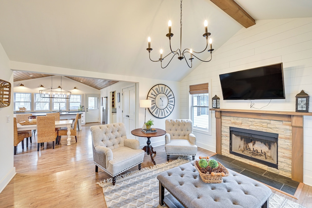 Steps To Elm St: Gorgeous Double-lot Getaway - New Buffalo, MI