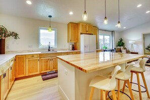 Wasatch Ski Base w/ Mtn Views: Families Welcome! Reviews, Deals ...