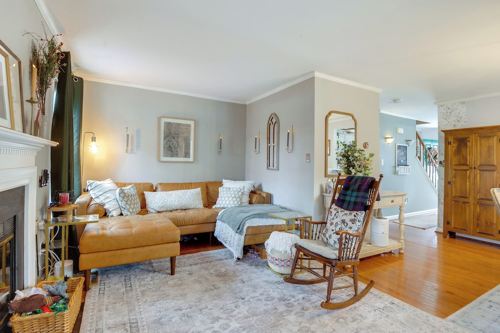 Tranquil Townhouse Retreat W/ Deck In Germantown! - Gaithersburg, MD