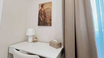 Quarto Duplo de Luxo | Secretária, secretária adequada para computadores portáteis