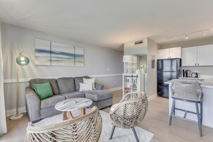 Condo, 1 quarto | Área de estar | Smart TV