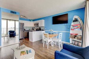 Apartamento em Condomínio Fechado, 1 quarto | Sala de estar