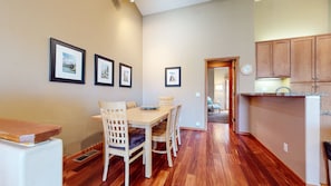 Apartamento em Condomínio Fechado, 2 quartos | Restaurantes