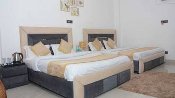 Quarto Duplo ou Twin Deluxe, Vista para a cidade | Secretária, Wi-fi grátis