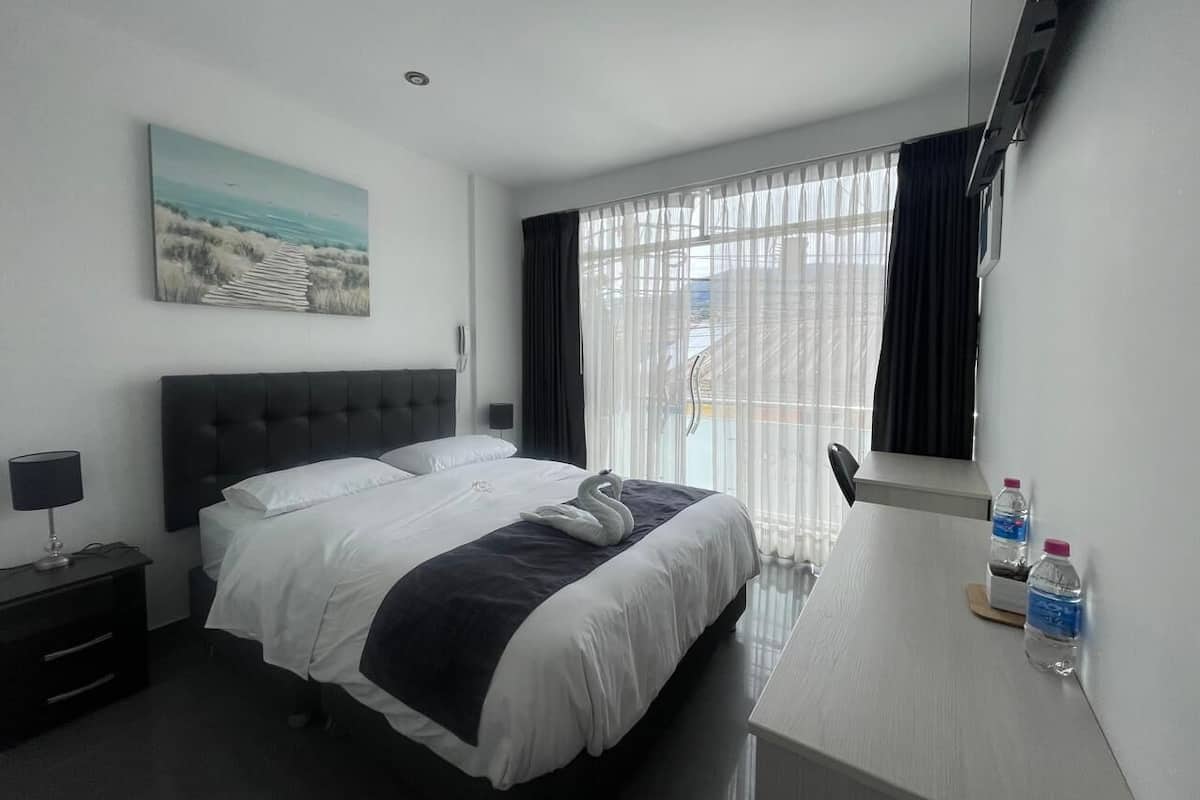 Quarto Duplo Standard, varanda, Vista para a cidade | Secretária, Wi-fi grátis