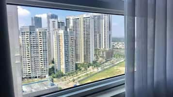 Suíte família, 3 quartos, acesso ao Club Lounge, vista para a cidade | Vista do quarto