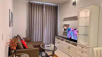 Suite Presidencial, 2 quartos, acesso ao Club Lounge, Vista para a cidade | Sala de estar | Smart TV de 65 de polegadas com canais por cabo, lareira, Netflix
