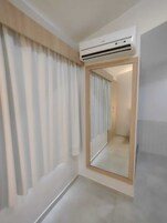 Suite de Luxo, 1 quarto, casa de banho privativa, Vista para a cidade | Roupa hipoalergénica, secretária 