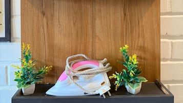 Quarto casal luxo | Opções para refeição no quarto