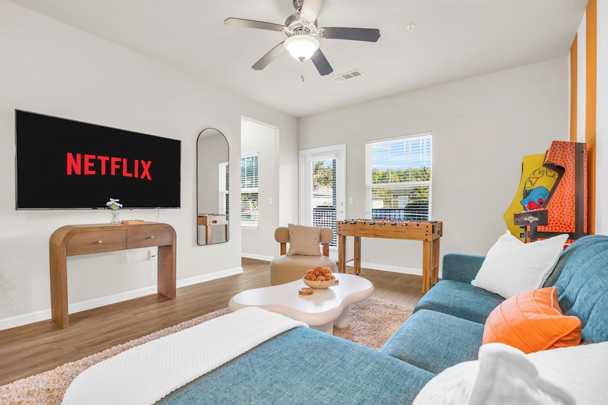 2br Family Suite - Games! Pet-friendly! Pool! - Jacksonville, FL