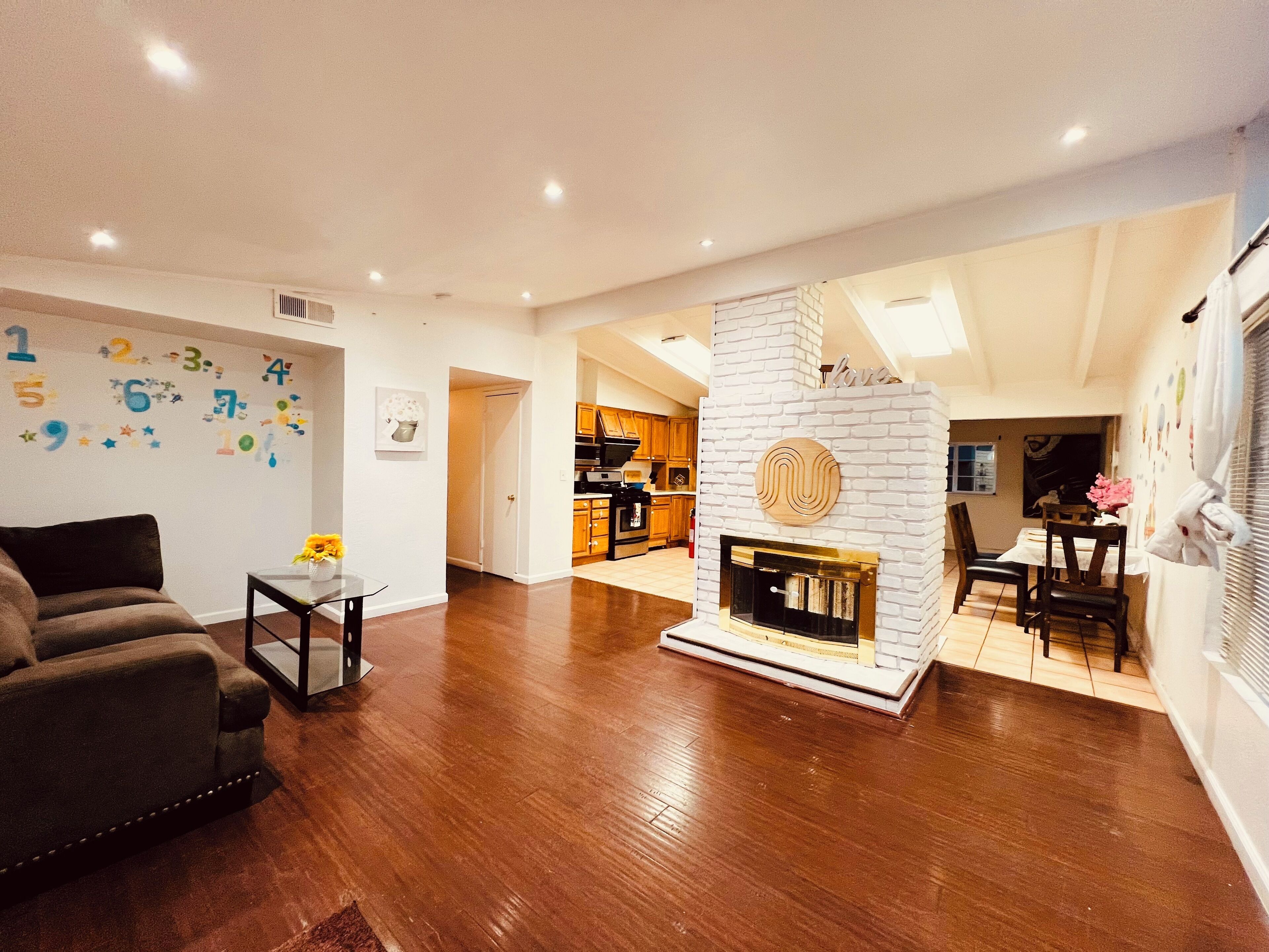 Fabulous 5-bedroom House In San Jose Perfect For Your Stay - Milpitas, CA