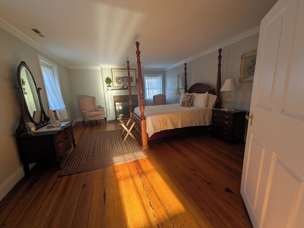 Marvelous 8-bedroom estate in charming Champlain, VA. Your Wedding ...