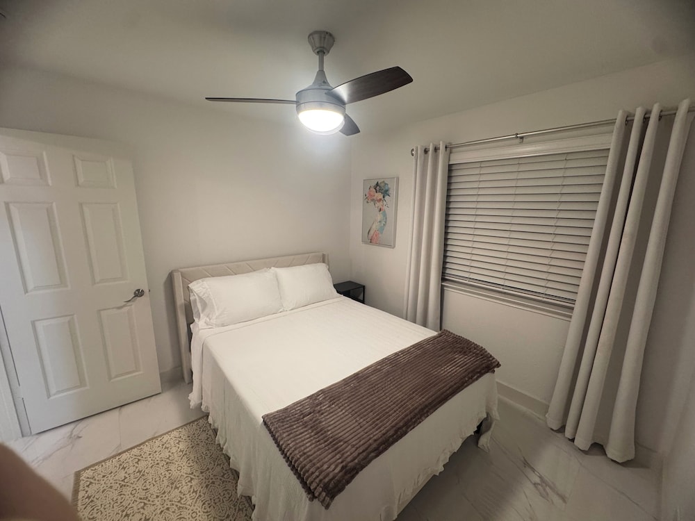 Modern newly remodeled cozy home in the exclusive Stone Oak area, San ...