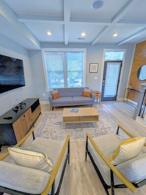 Modern, Spacious 3BR/2.5BA Rowhome in Heart of DC Reviews, Deals ...
