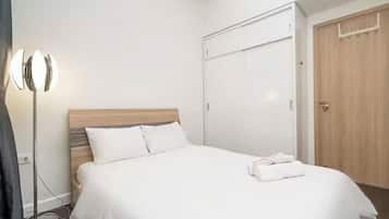 Suite Familiar, 3 quartos, acesso ao Club Lounge, Vista para a cidade | Lençóis de algodão egípcio, roupa de alta qualidade, edredões de penas