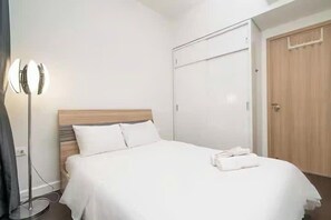 Suite Familiar, 3 quartos, acesso ao Club Lounge, Vista para a cidade | Lençóis de algodão egípcio, roupa de alta qualidade, edredões de penas 